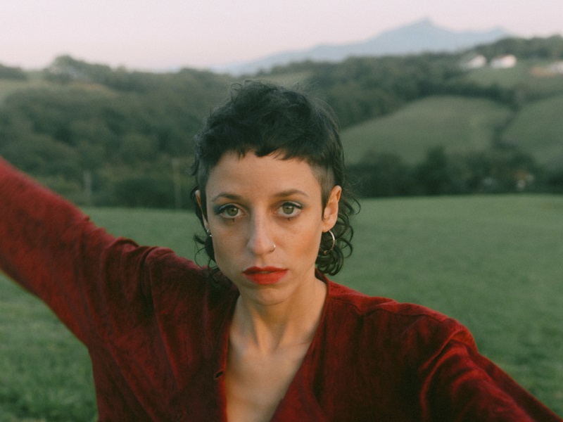 Travis Birds cruza la puerta de la cordura a la locura - MERCADEO POP