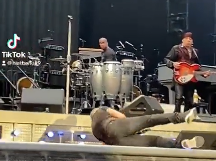 Caída de Bruce Springsteen en pleno concierto - MERCADEO POP